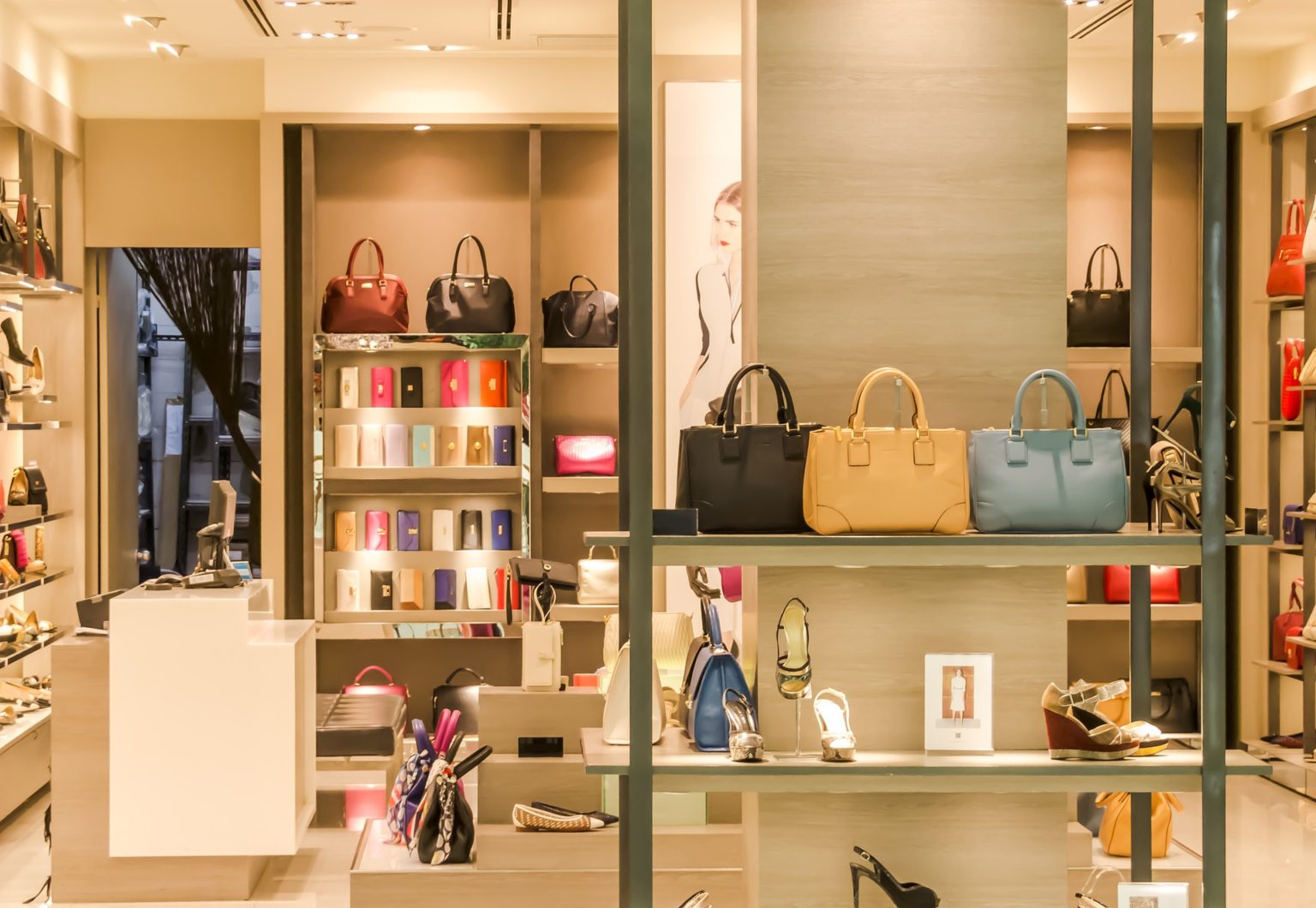 Merchandiser dans le luxe et visual merchandiser| Eurêka Study